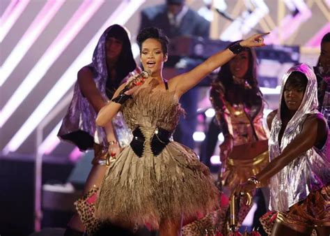 Who Performed At Rihannas Fashion Show Your Clothing Matching Guide
