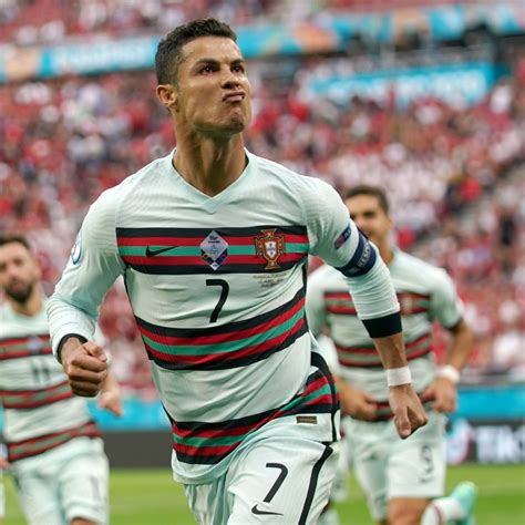 How Tall Is Cristiano Ronaldo Though His Exact Height Has Been