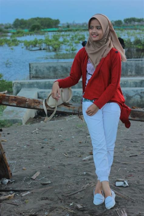 Model Hijabers Aulia Savira Dari Pekalongan Dewandra