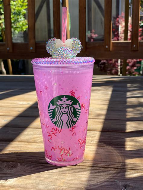 Vaso De Bebida Rosa La Bebida Rosa Bebida Rosa De Starbucks Vaso De
