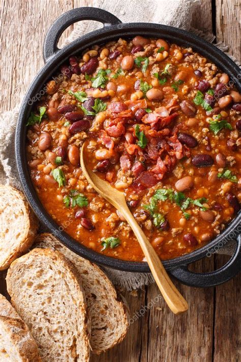 Crock Pot Frijoles Con Carne Molida Tocino En Una Salsa Picante Primer