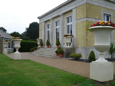 Roman Urn Lightweight Fiberglass Planters 36 And 50