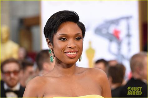 Jennifer Hudson Stuns Before Performing At Oscars 2015 Jennifer