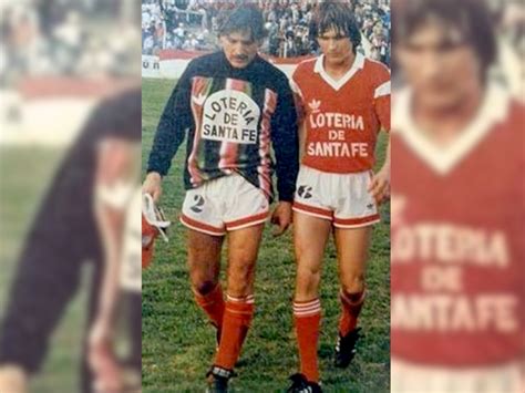 Voy Al Arco Passucci 1988 En Una Baldosa