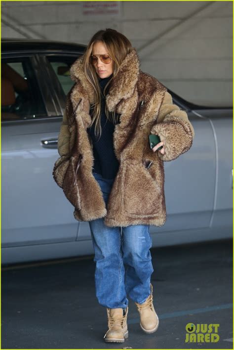 Jennifer Lopez Bundles Up In Fur Coat While Out Shopping In L A Photo