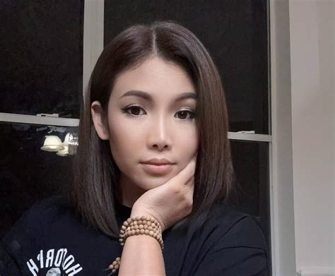 The Lash Lounge You Deserve Lash Extensions That Are Fit For A Royal