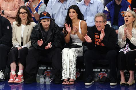 Timothée Chalamet Called Out For Manspreading Next To Tina Fey