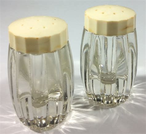 Heavy Clear Glass Salt And Pepper Shakers With Beige Plastic Screw Lids