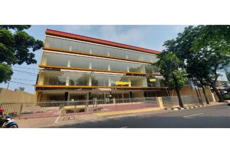Komersial Gedung Cocok Untuk Shorum Dan Kantor Parkir Mobil Luas Ada