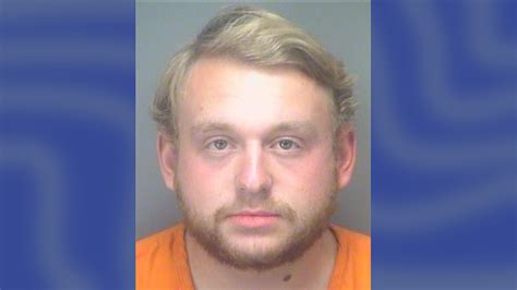 Deputies Florida Man Offered Vaping Devices To Minors To Smell Feet