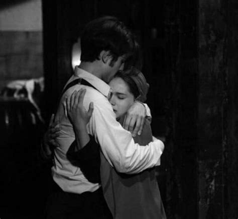 العناق وسيلة لإعادة إحياء الروح 😴 Relationship Couples In Love Couples