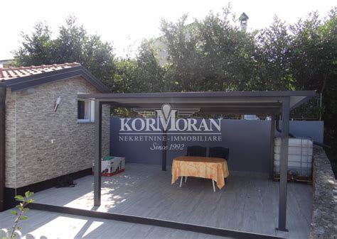 Prodaja Majhna HiŠa V BliŽini KaŠtela Prodaja