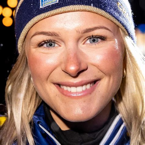 Underbara Bilden På Frida Karlsson Och Linn Svahn Som Svenska Folket