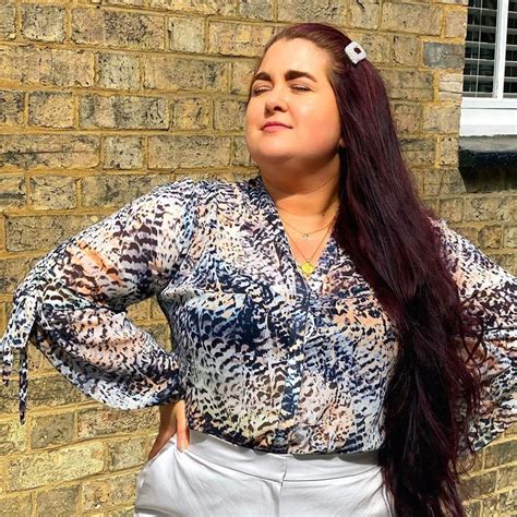 👑 Emma Queen E Ootd Fashion On Instagram “puffy Voluminous Sleeves Are A Huge Trend For The