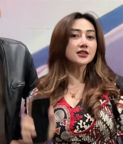 Luluk Nuril Aksi Dukung Valen Di Panggung Dacademy 7 Indosiar Gimana Perihal Kasusnya