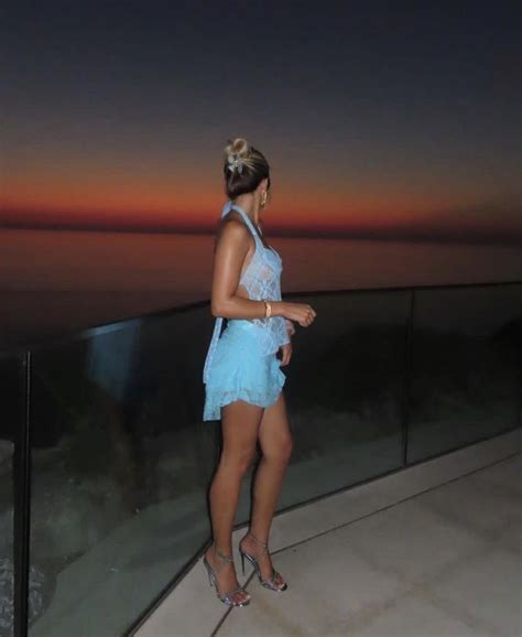 Pin Af 𝚕𝚘𝚞𝚛𝚍𝚢 🎲 På Basic Aus Girl