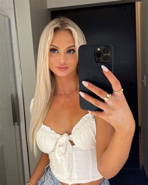 Blonde Selfie R Clothedwomen