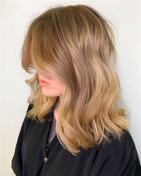 Medium Blonde Hair Color Ideas 27 Trending Ideas For 2022