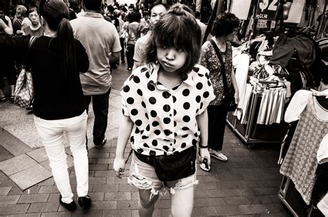 배경 화면 거리 도시의 여자 화이트 검은 싱가포르 가로 사진 Gr 리코 로커 4928x3264 933384 배경 화면 Wallhere