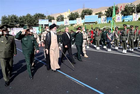 مشرق نیوز عکس حضور رهبر انقلاب در دانشگاه افسری امام حسنع