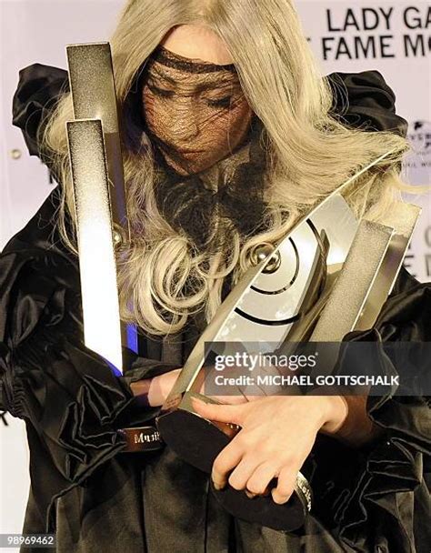 Newcomer Award Photos And Premium High Res Pictures Getty Images