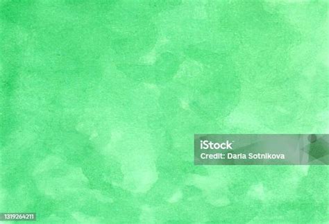 추상 수채화 텍스처 배경 창조적 인 아쿠아렐 벽지 로맨틱 녹색 벽지 원래 작품 손으로 그린 그림 종이에 물보라를 일으키는 색상 우주 질감 개념에 대한 스톡 사진 및 기타