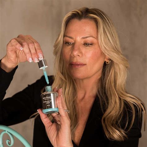 ריקי בוטבול קוסמטיקאית מוסמכת בעלת קליניקה לאסתטיקה ויופי