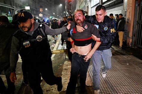 Protesta En Plaza De Mayo Para Exigir La Libertad De Los Detenidos En