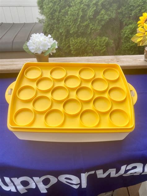 Tupperware Cake Taker Rectangle Cupcake Carrier Sunny Yellow Clear New