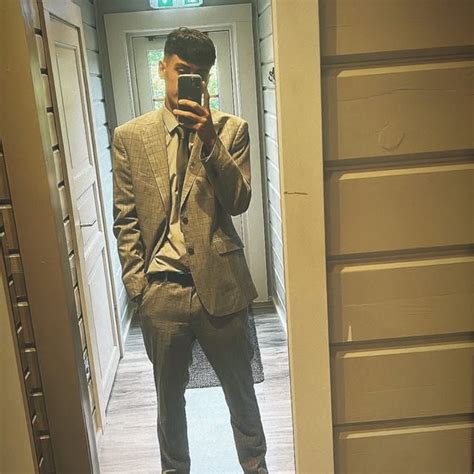 Declan Harris24 On Threads