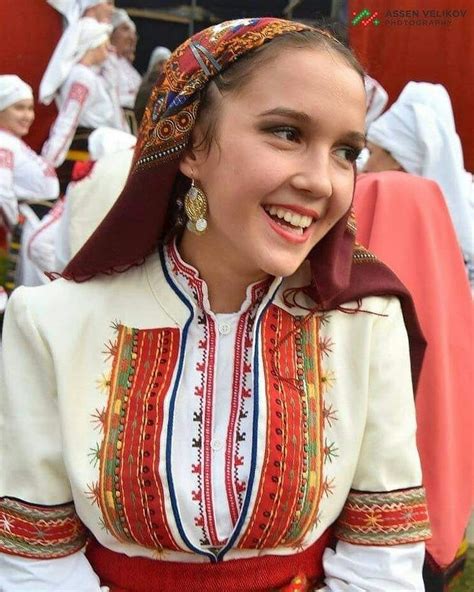 Pin On Това е животът Traditional Outfits Slavic Clothing Ethnic