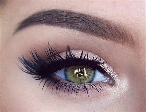 How To Achieve A Flirty Makeup Look