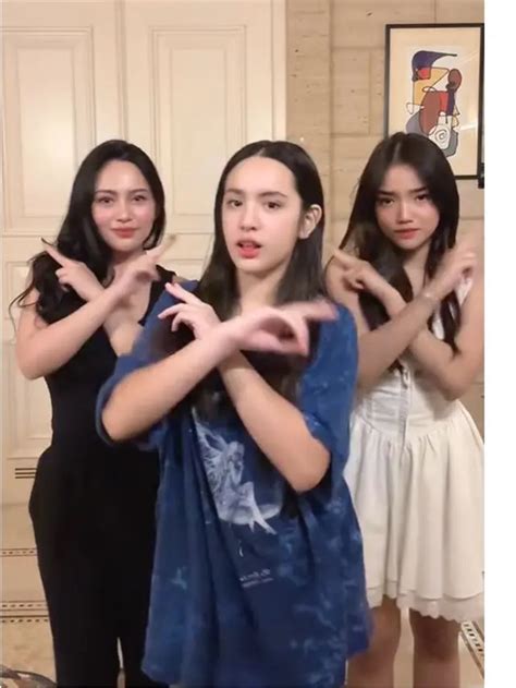 6 Potret Mikhayla Senang Bertemu Fuji Ngefans Hingga Bisa Tiktokan