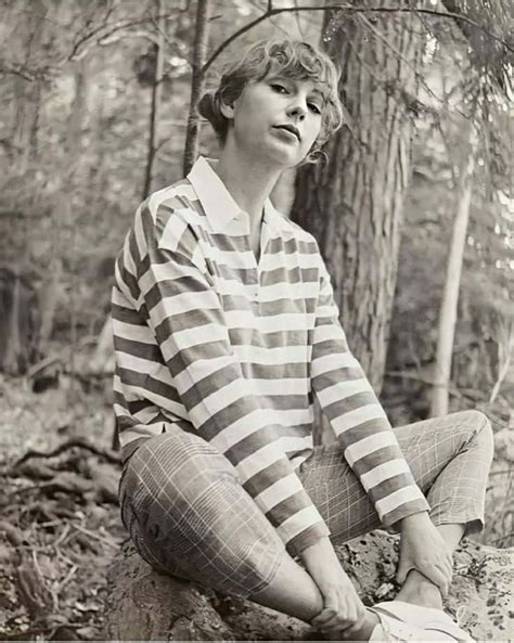 100 Taylor Swift Folklore Wallpapers