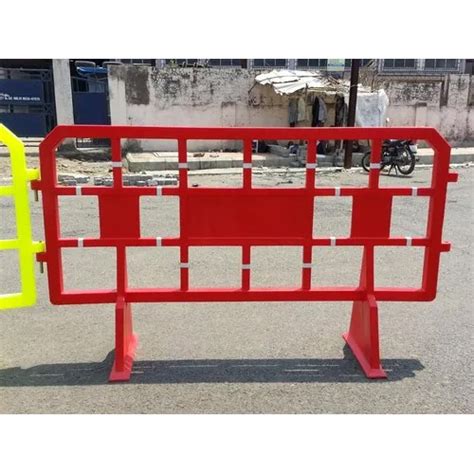 Yellow And Red Plastic Fence Barricade At Best Price In Mumbai Vama Safety