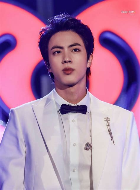 عضو فرقة بانقتان الأصغر لديه سر صغير وهو حبيبته، لا يريد أن يخبر بها