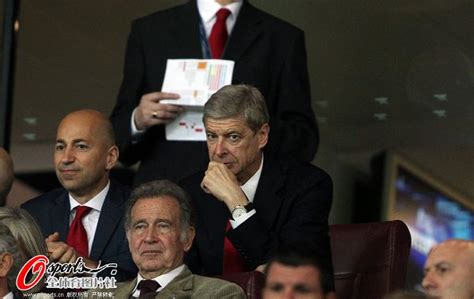 幻灯：枪手飞翼霸气弯弓射雕 温格看台囧表情集 搜狐体育