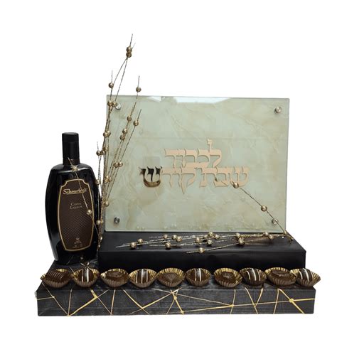 מתנה משלוח מעוצב מגש חלות ליקר ושוקולדים