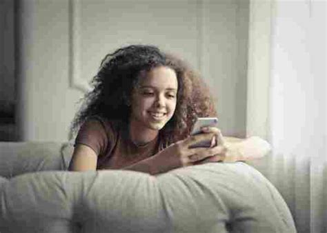 What Does It Mean When A Guy Sends You Eyes Emoji Attraction Diary