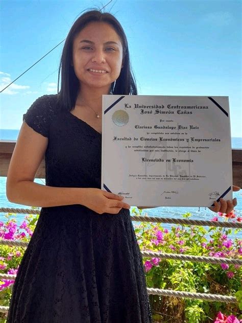 Clarissa Díaz En Linkedin Oficialmente Graduada De Licenciatura En
