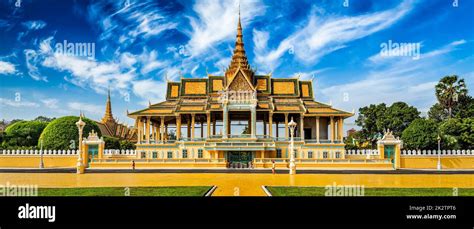 Royal Palace Wallpaper