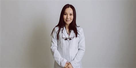 Female Surgeon In Seattle Meet Dr Yirae Ort Md Bellevue Wa