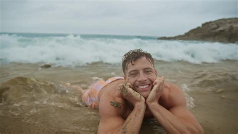 Auscaps Casey Johnson Benedict Polizzi And Cj Weathers Shirtless In Fgirl Island 1 01 Women