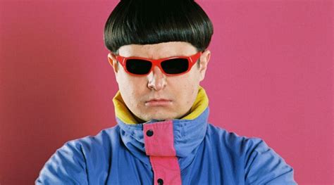 Video Oliver Tree Es Golpeado Con Un Inflable En Pleno Show