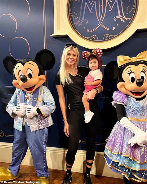 Devon Windsor With Husband And Daughter At Disney World In Florida Daily Mail Online