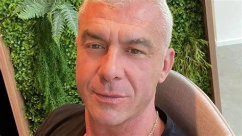 Alexandre Correa Mora De Favor Em Apartamento De Amigos E Reclama Da