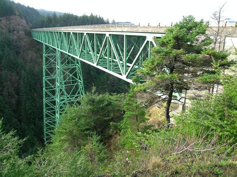 Structurae [en] Thomas Creek Bridge