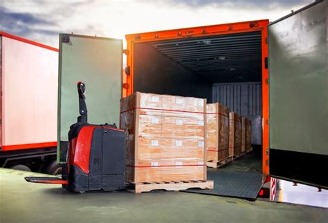 Loading Boxes On A Pallet Maximum Logistics Efficiency With Pallet