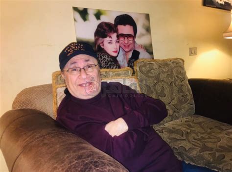 مراد منير باكيًا أصبحت مفلسًا وشرف لي النوم في الشارع