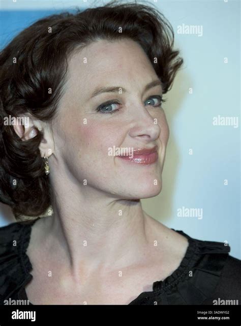 May 01 2004 New York Ny Usa Actress Joan Cusack At The Screening